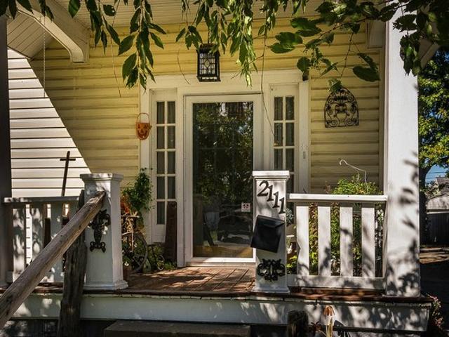 2111 McLean Ave, New Albany, IN 47150