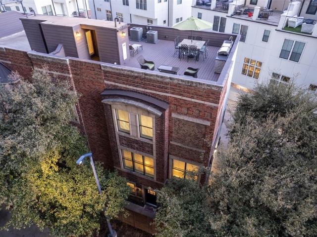 2111 Albany Street