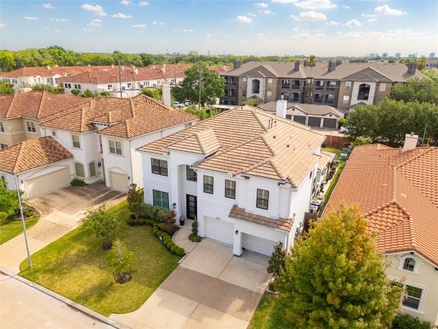 2111 Camden Creek Lane W