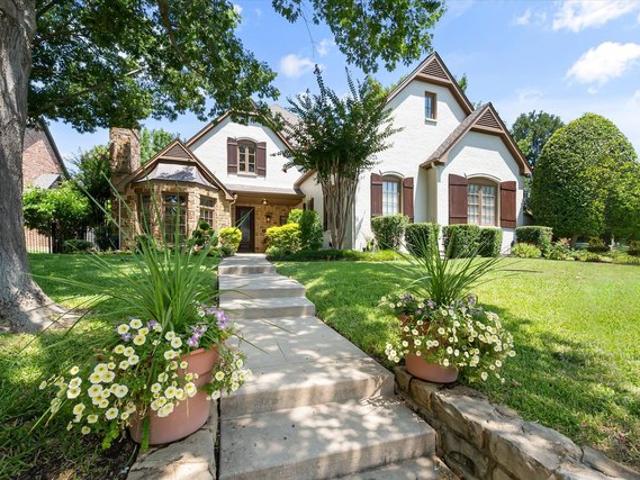 2111 Castle View Rd, Mansfield, TX 76063