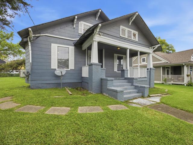 2111 Chamberlain Avenue