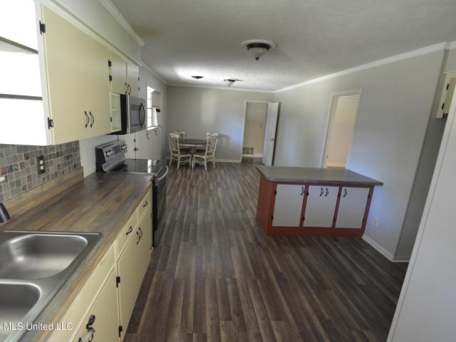 2111 Country Club Drive