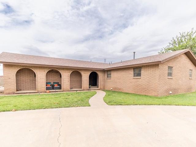 2111 E 1st St, Portales, NM 88130