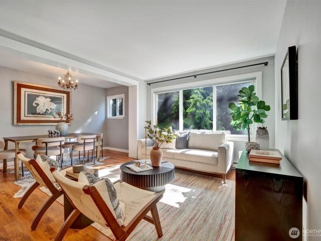 2111 E John Street # 204