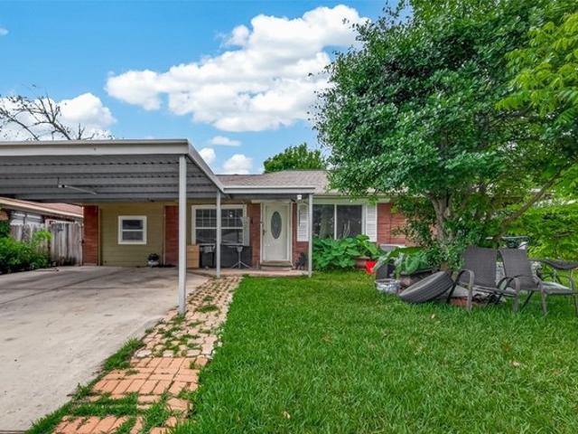 2111 Hickory Ln, Pasadena, TX 77502