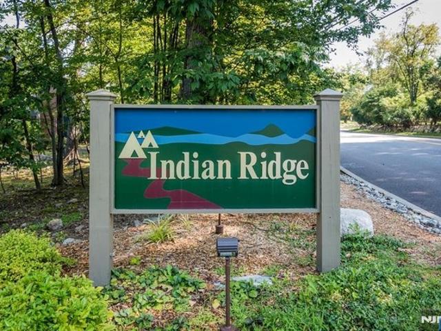 2111 Hilltop Rd, Mahwah, NJ 07430