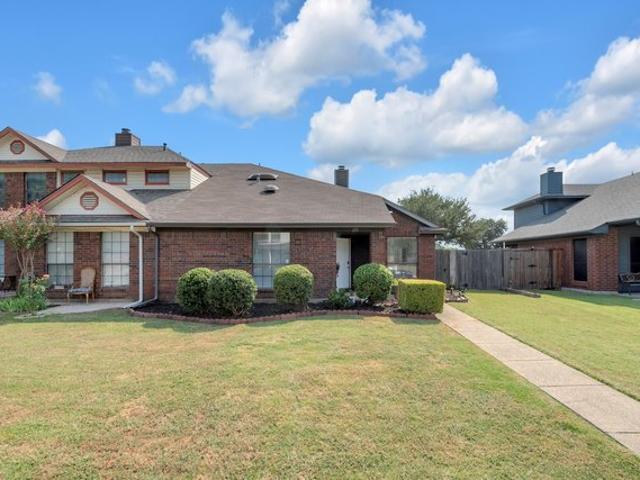 2111 Prairie Creek Trl, Garland, TX 75040