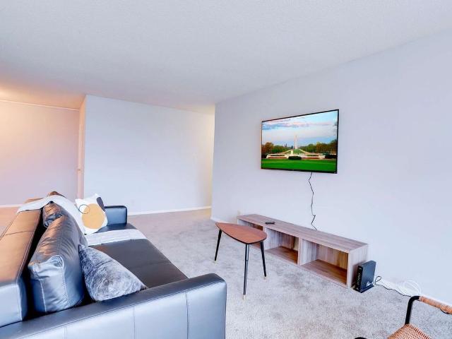 2111 Richmond Highway 1 Bedroom Apartment for Rent at 2111 Richmond Hwy #1022377P, Arlington, VA 22202 Crystal City Shops