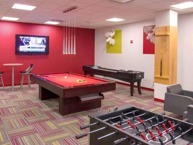 2111 Richmond Highway 2 Bedroom Apartment for Rent at 2111 Richmond Hwy #1022401P, Arlington, VA 22202 Crystal City Shops
