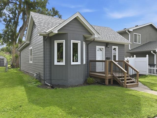 2111 S 10th St, Council Bluffs, IA 51501