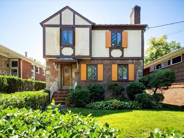 2111 th Rd, Bayside, NY 11361