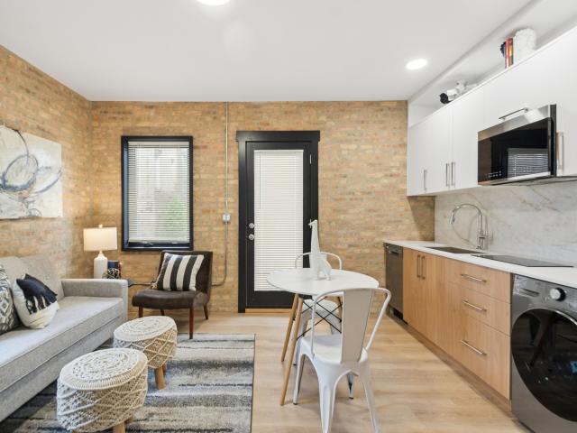 2111 W Augusta Boulevard # 1E