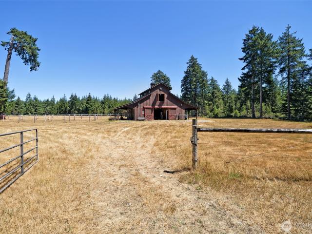 2111 W Hanks Lake Road