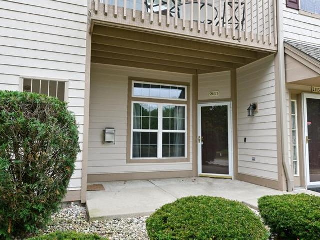 2111 W Vista Bella Dr, Oak Creek, WI 53154
