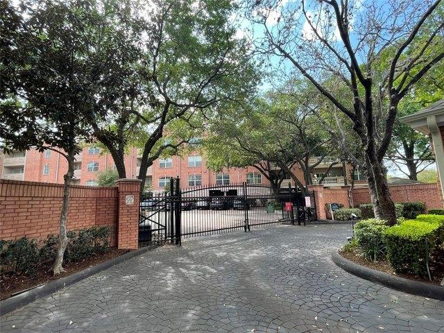 2111 Welch St Apt B101, Houston, TX 77019