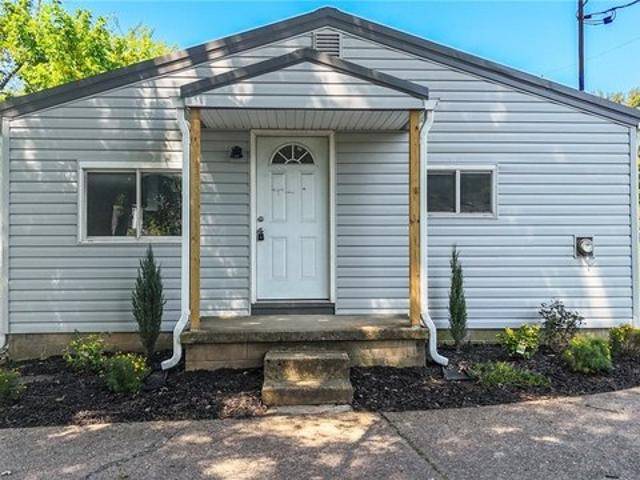 2111A Stella Ct, Parkersburg, WV 26104