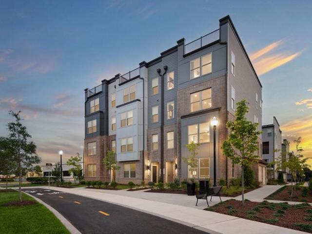 21122 Southbank St, Sterling, VA 20165