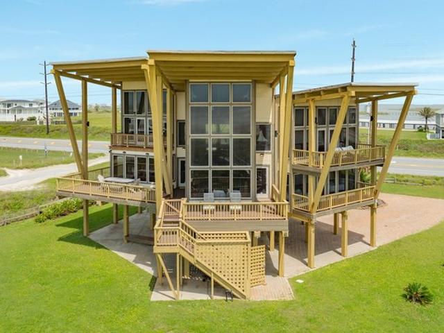 21127 W Sand Hill Dr, Galveston, TX 77554