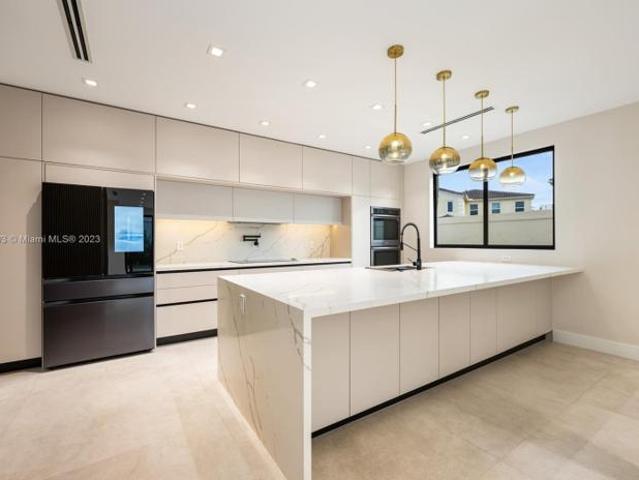 21126 NE 33rd Ave, Aventura, FL 33180