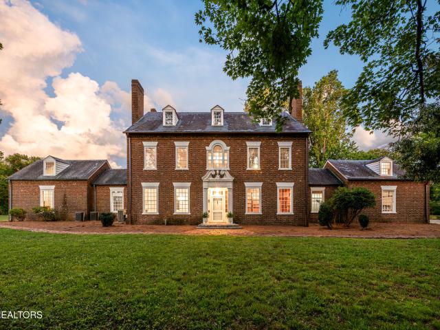 2112 Manor Drive