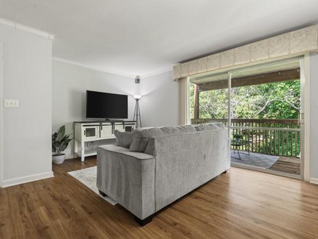2112 Montreat Ln Apt C, Vestavia Hills, AL 35216