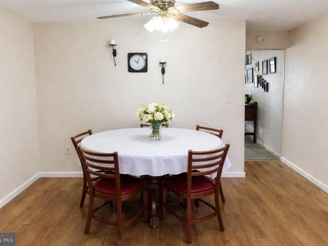 2112 N Lee Lane