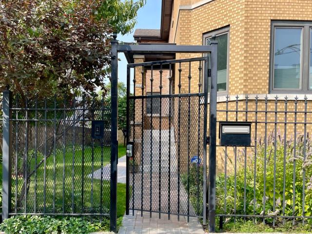 2112 N Sawyer Ave, Unit I, Chicago, IL 60647 | MLS #12588 | Compass