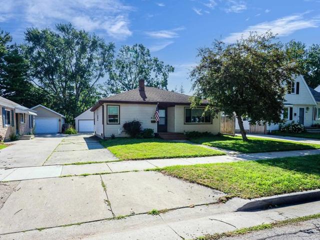 2112 N Superior St, Appleton, WI 54911