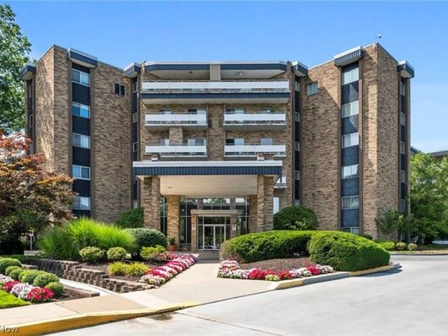 2112 Acacia Park Dr Apt 607, Lyndhurst, OH 44124