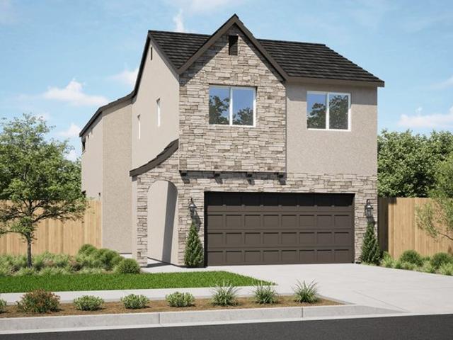 2112 Amarone Ave, Tulare, CA 93274