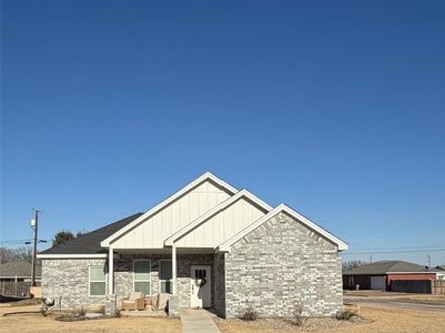 2112 Brooke Ln, Brownwood, TX 76801