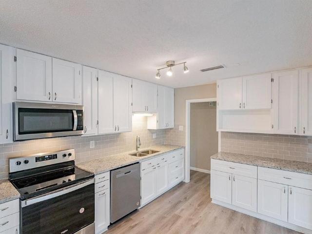 2112 Cedarcrest Drive