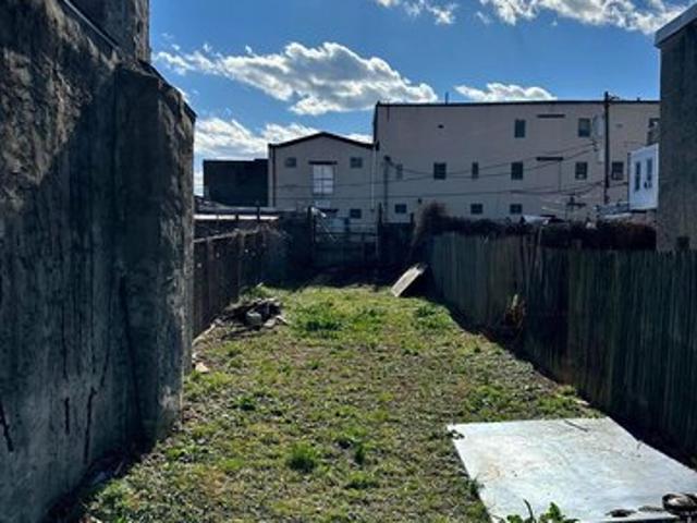 2112 E Somerset St, Philadelphia, PA 19134