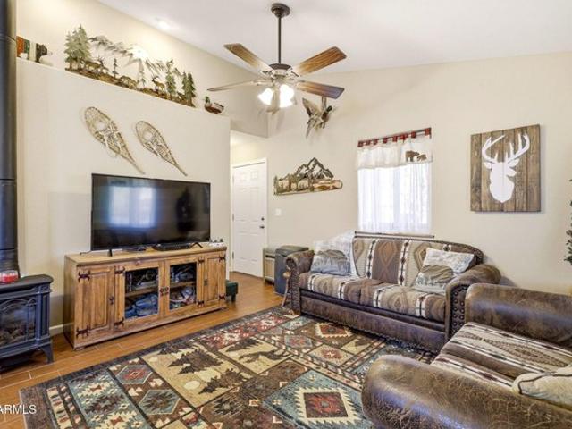 2112 Fishermans Rd, Overgaard, AZ 85933