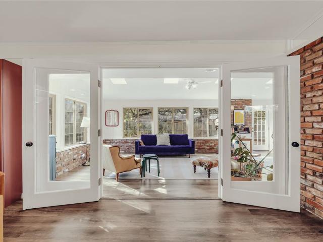 2112 Gregory Lane