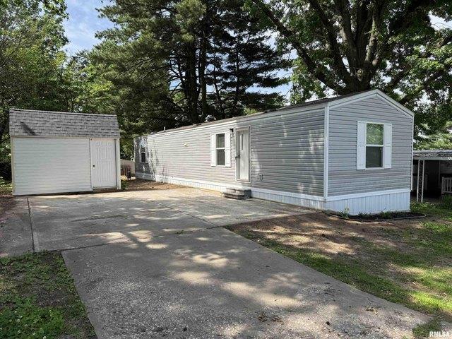 2112 Rainbow Ln, Quincy, IL 62305