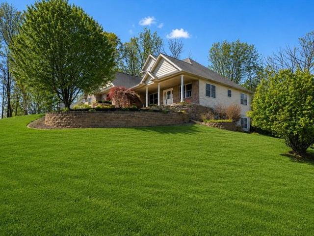 2112 Scenic Hills Dr, Jackson, MI 49201