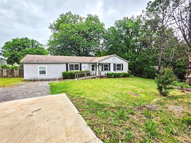 2112 White Ave, Tahlequah, OK 74464