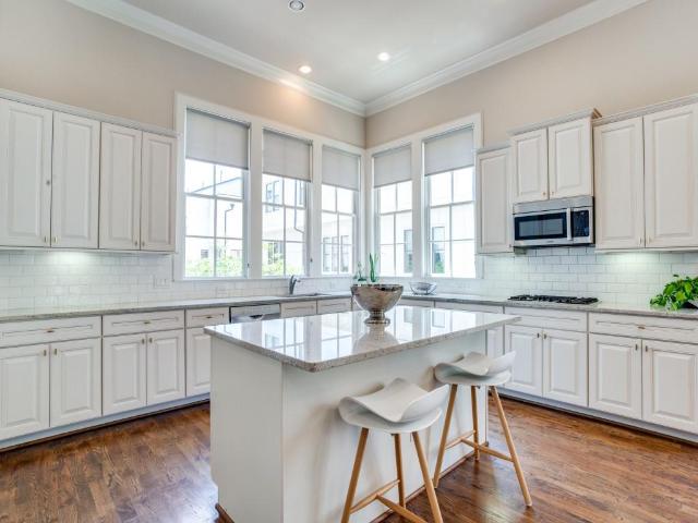 2113 Minehampton Lane