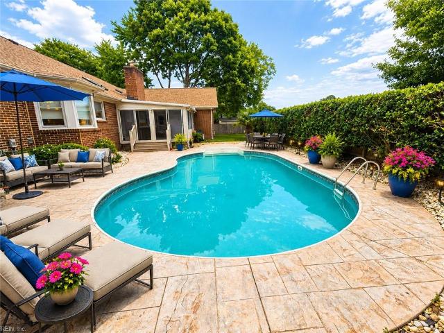2113 Commodore CT