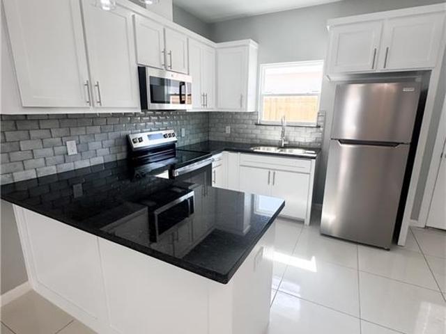 2113 E San Andrea Street 2