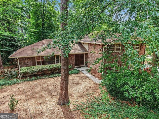 2113 Lavista Circle