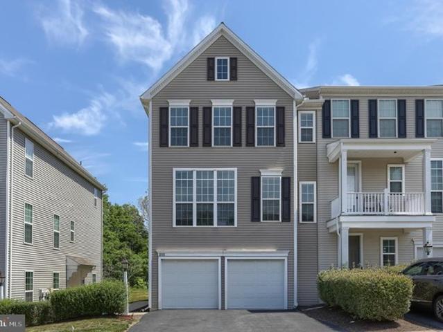 2113 Red Fox Dr, Hummelstown, PA 17036