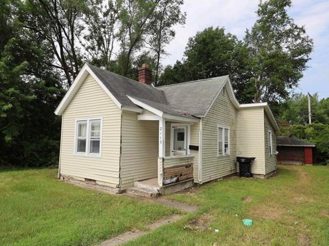 2113 S Douglas St, South Bend, IN 46613