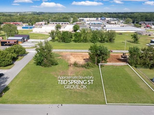 2113 S Spring St, Grove, OK 74344