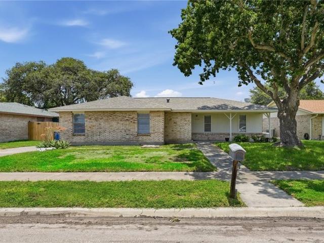 2113 Saint Charles Dr, Portland, TX 78374