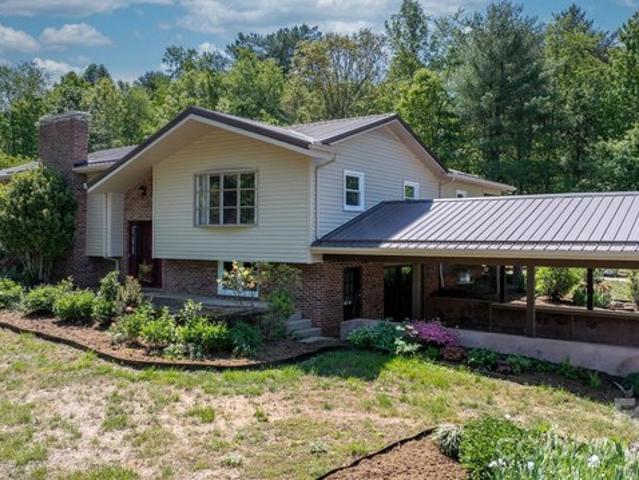 2113 White Pine Dr, Granite Falls, NC 28630