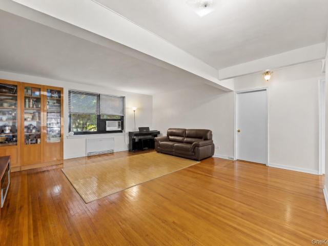 211 0 rd Avenue 1H