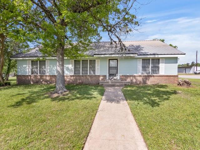 211 15th St, Hempstead, TX 77445