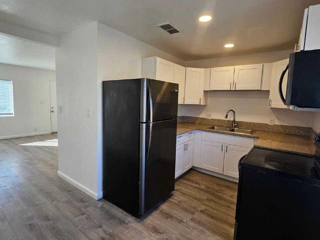 211 & 219 Candelaria Rd. NW 2 Bedroom Apartment for Rent at 219 Candelaria Rd Nw, Albuquerque, NM 87107 Monkbridge Gardens